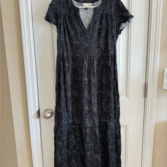 Universal Thread | Dresses | Universal Thread Black Paisley Maxi Dress ...